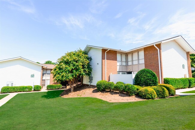 Pelham Place South Apartments - 100 Pelham Rd Greenville, SC ...