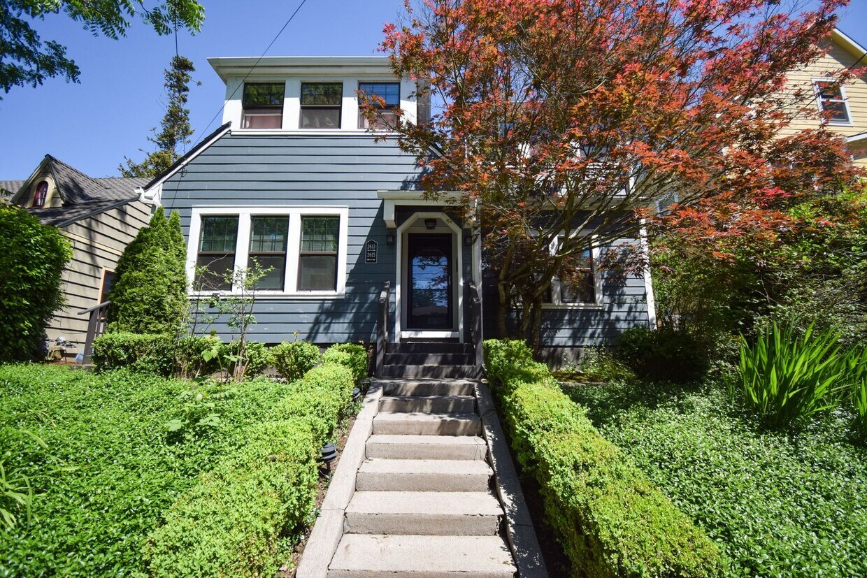 2613-2615-2615 NE Clackamas St Unit 2615, Portland, OR 97232 - Room for ...