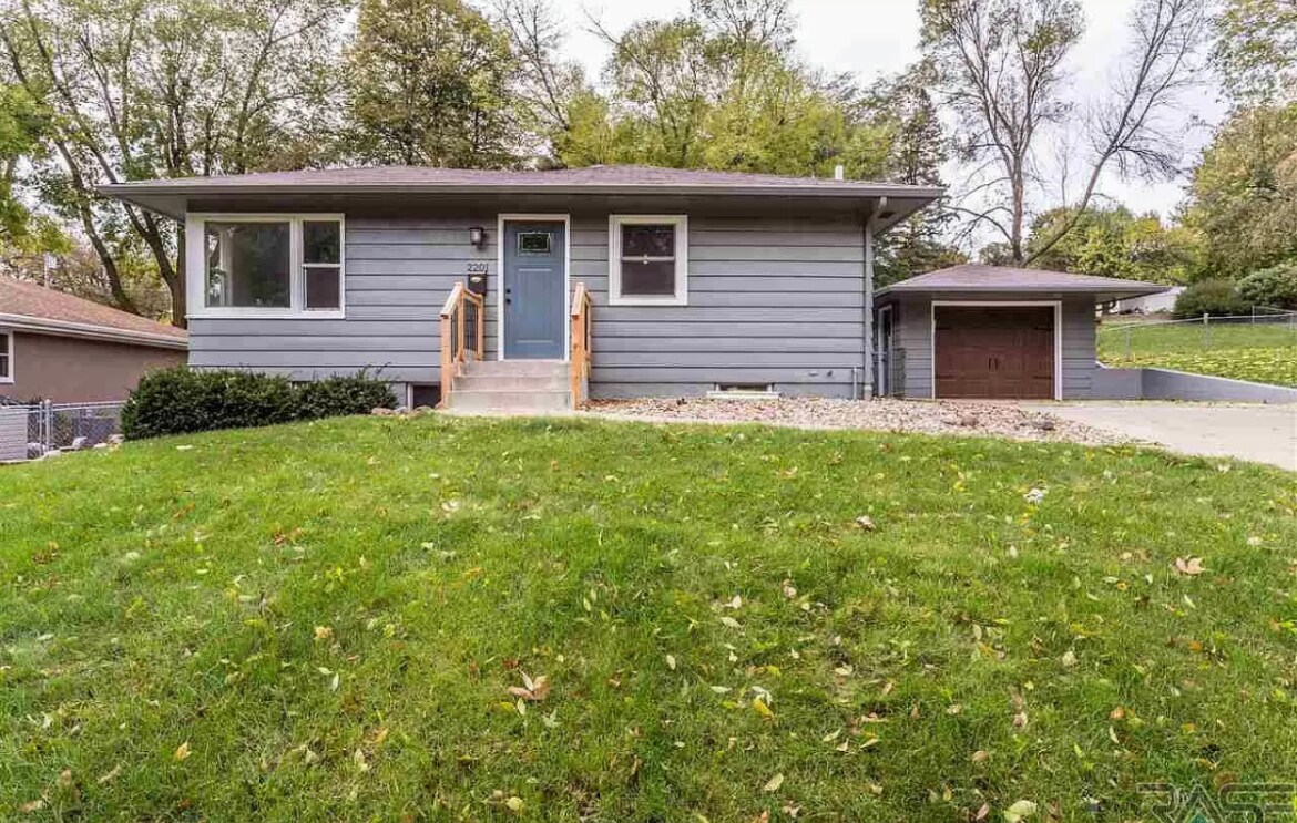 2201 S Crestwood Rd, Sioux Falls, SD 57105 - House Rental in Sioux Falls, SD | Apartments.com