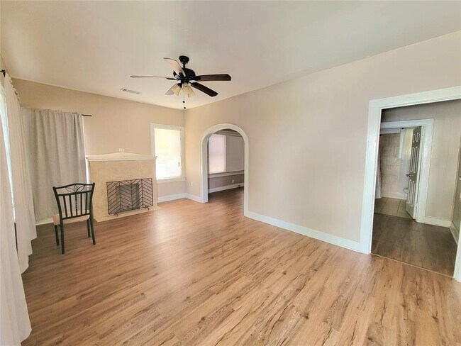 2811 Chenevert St, Houston, TX 77004 - House Rental in Houston, TX ...