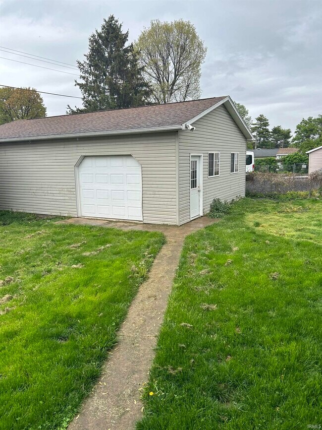 108 E 2nd St, Peru, IN 46970 - House Rental in Peru, IN | Apartments.com