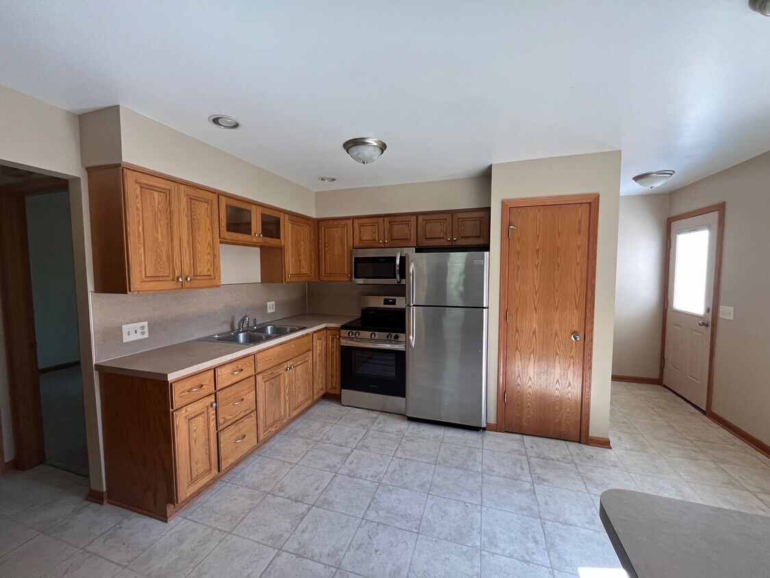 572 W 21st St, Holland, MI 49423 - House Rental in Holland, MI | Apartments.com