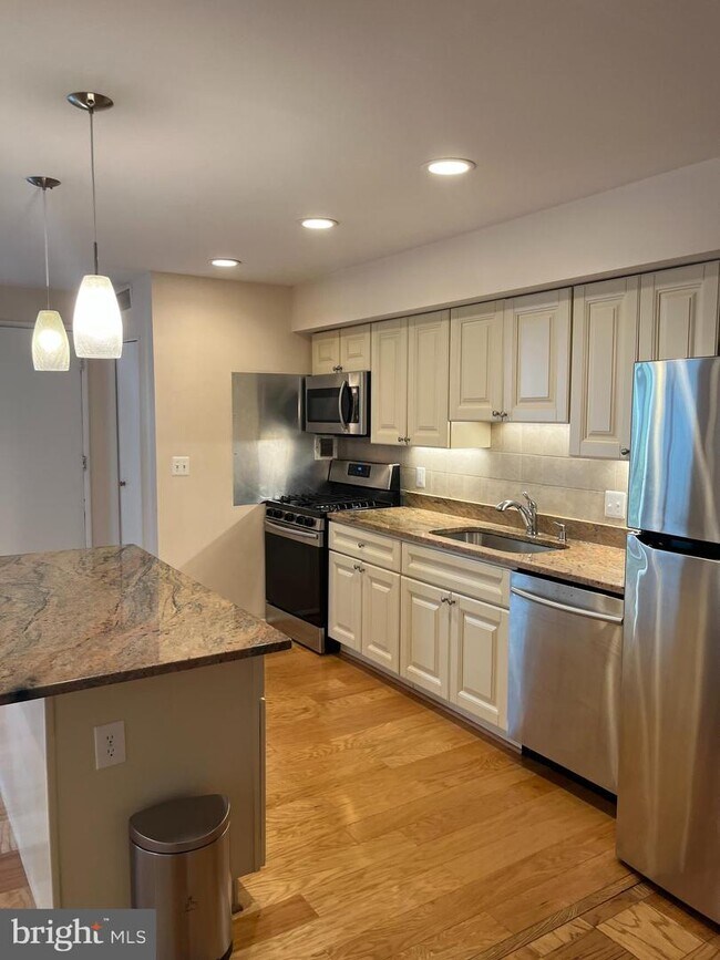 7513 Spring Lake Dr Unit 7513-C, Bethesda, MD 20817 - Room for Rent in ...