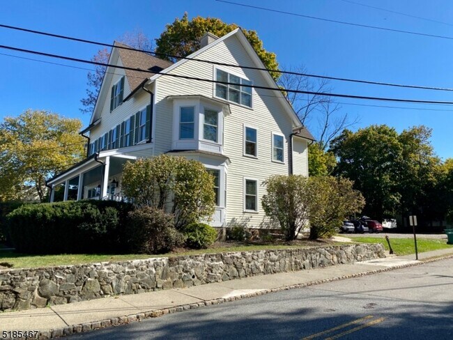 14 W Main St Unit 1, Mendham Borough, NJ 07945 - Room for Rent in ...