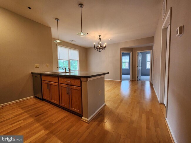 154 Bridge St Unit D, Phoenixville, PA 19460 - Room for Rent in ...