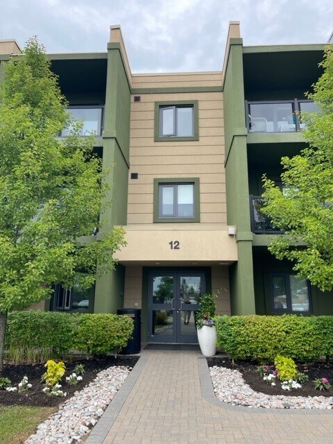 12 Royal Parkside Dr Unit 108, Barrie, ON L4N 3H3 Apartments - 12 Royal ...
