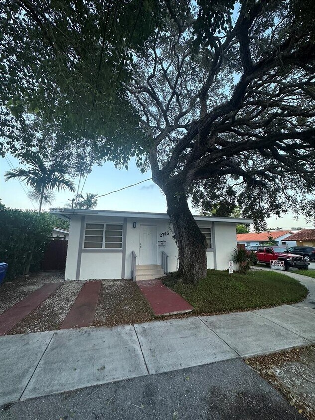 2745 SW 34th Ave, Miami, FL 33133 - House Rental in Miami, FL ...