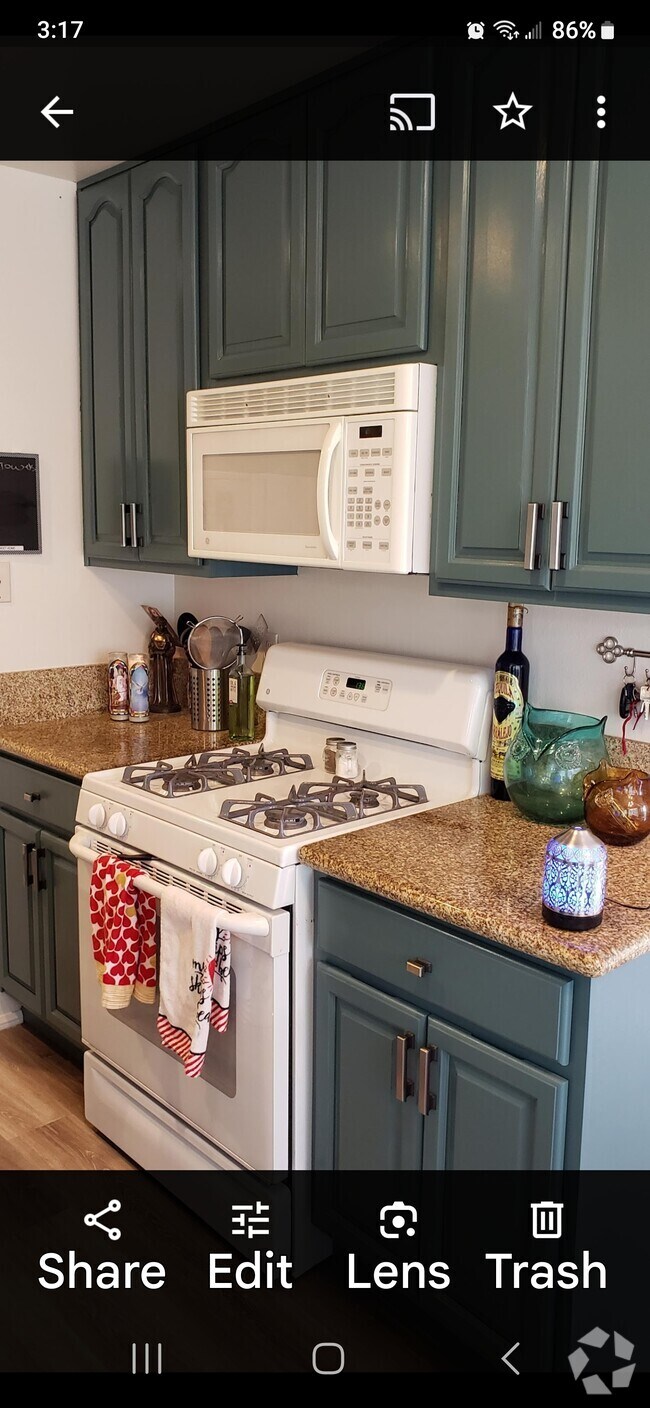 Student Apartments for Rent in Charter Oak CA