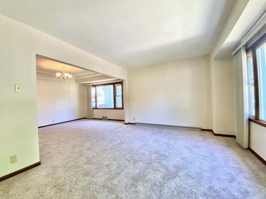 3914 S 1st St, Milwaukee, WI 53207 - Townhome Rentals in Milwaukee WI ...