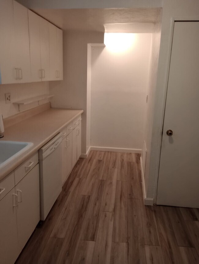 5655 W Ellsworth Ave Unit B (Right Lower), Lakewood, CO 80226 ...
