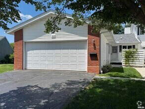 Cedar Tree Village Houses under $2,000 - Bettendorf, IA