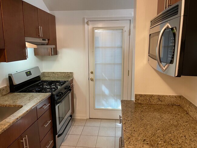 896 Argonne Ave NE, Atlanta, GA 30309 - Townhome Rentals in Atlanta GA ...