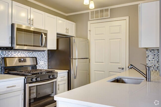 Apartments for Rent Near Aurora University - Aurora, IL Student Housing ...