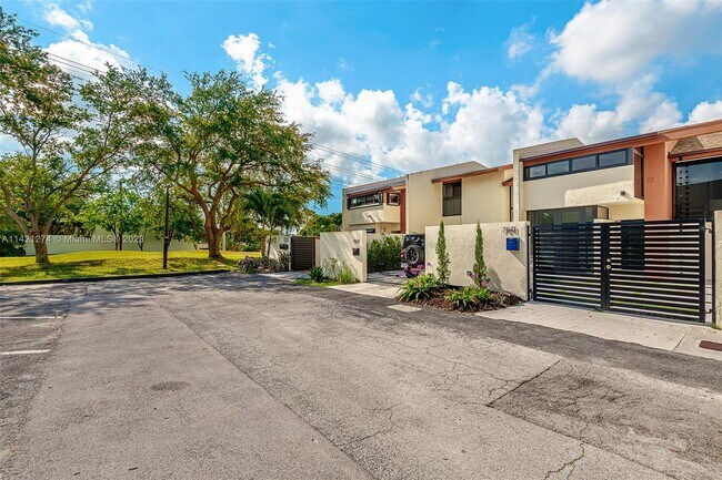 7841 SW 103rd Pl, Miami, FL 33173 - Townhome Rentals in Miami FL ...