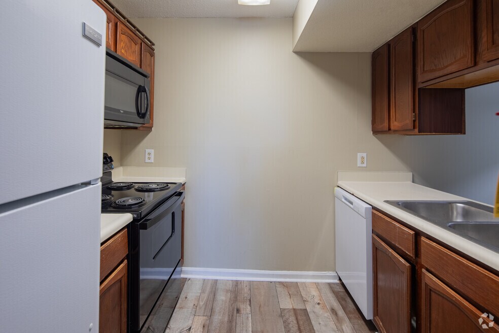 Apartments for Rent with Hardwood Floors in Lakeview, Fort Oglethorpe ...