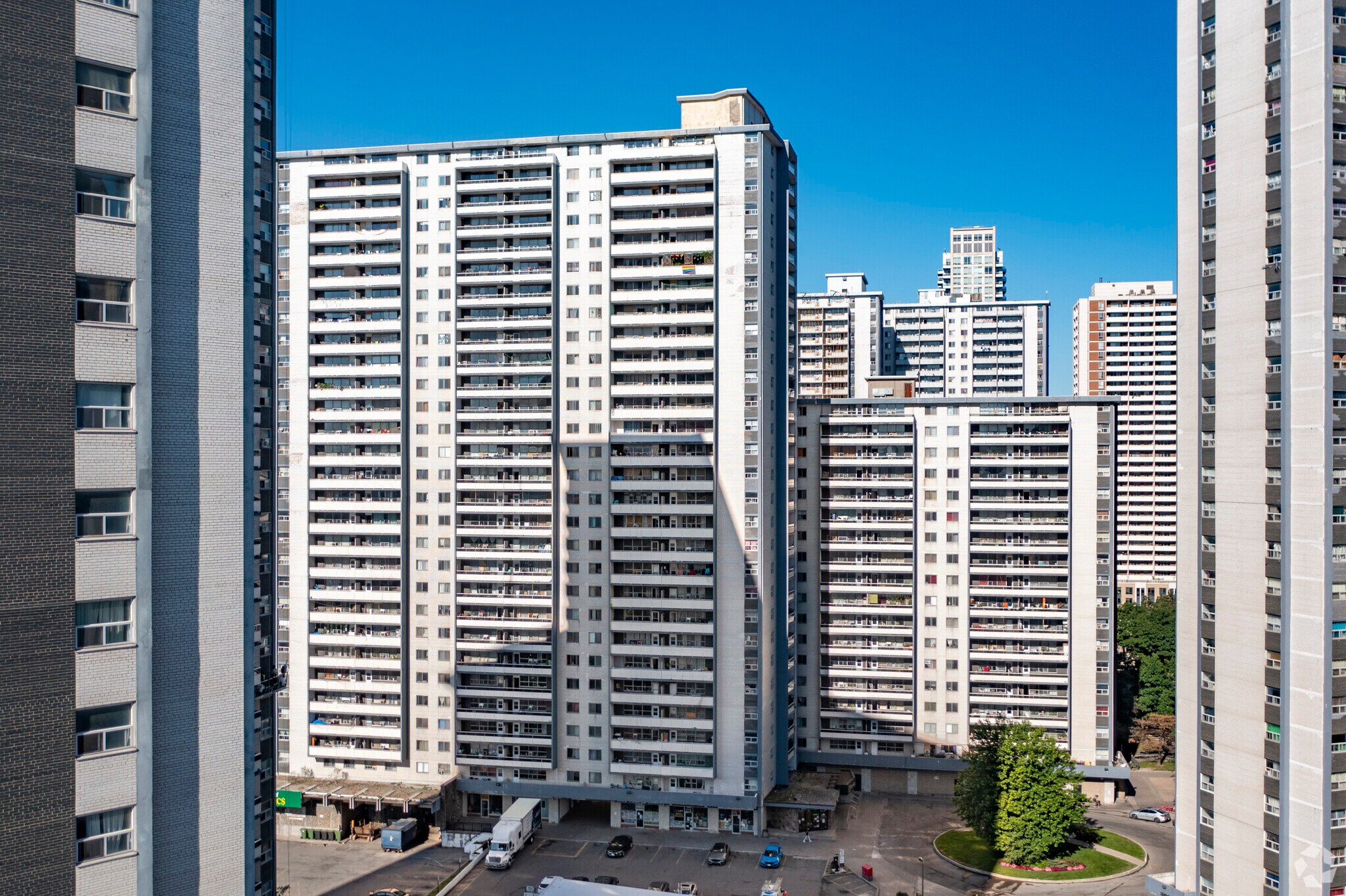 Wellesley Parliament Square Apartments - 240 Wellesley St E Toronto, ON ...