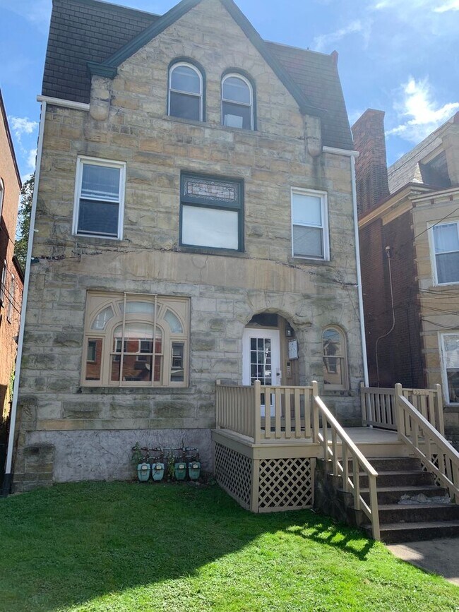 5526 Howe St Unit 1st Floor, Pittsburgh, PA 15232 - Room for Rent in ...