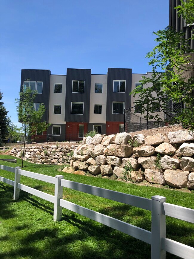 Aero Luxury Townhomes - Apartments in Layton, UT | Apartments.com