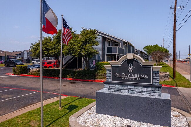 Del Rey Village - Apartments in Dallas, TX | Apartments.com