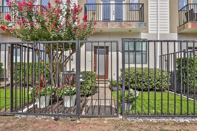 Sixth Ward Townhouses for Rent - Houston, TX