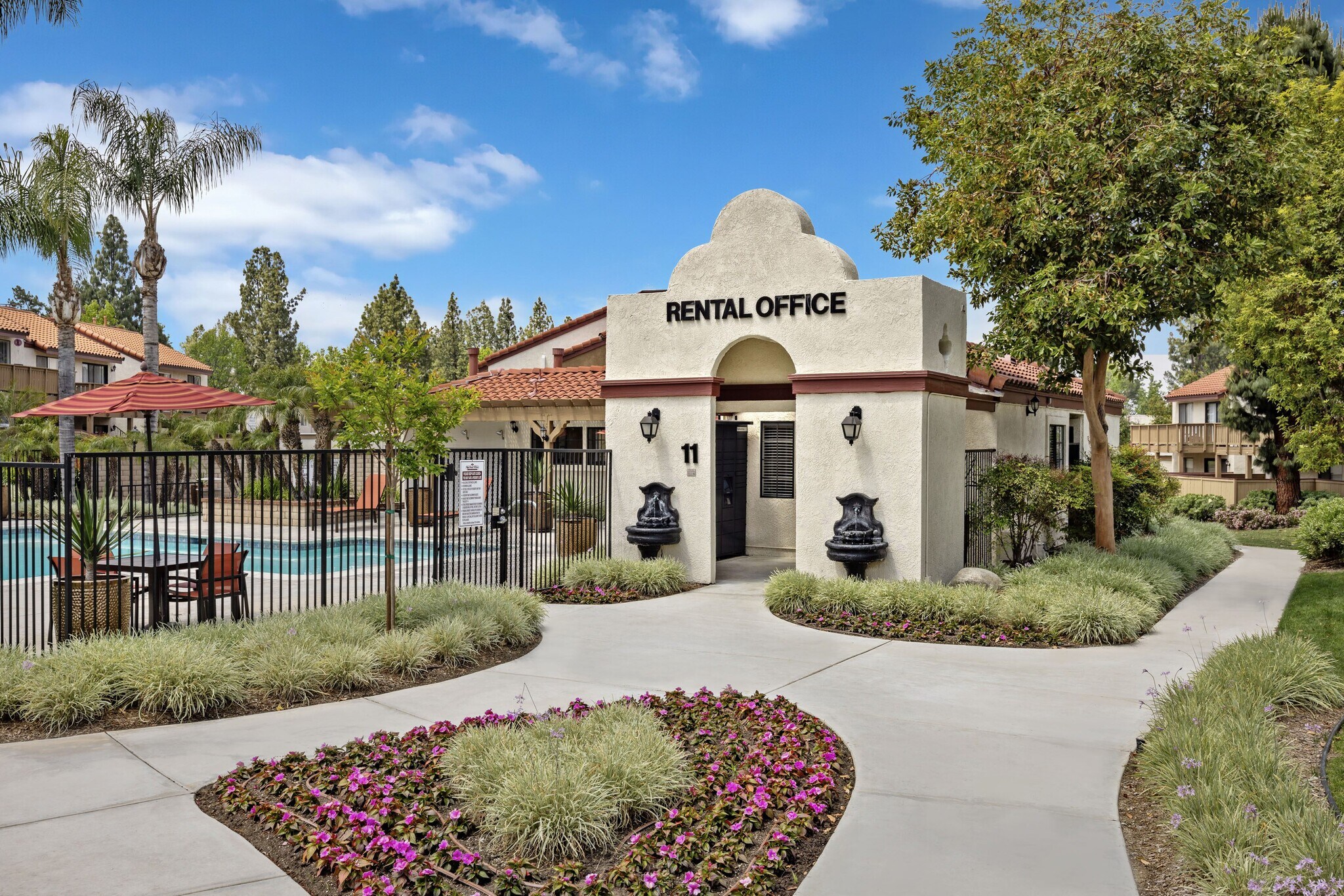 Red Oak Villas Apartments - 11 Tennessee St Redlands, CA 92373 ...