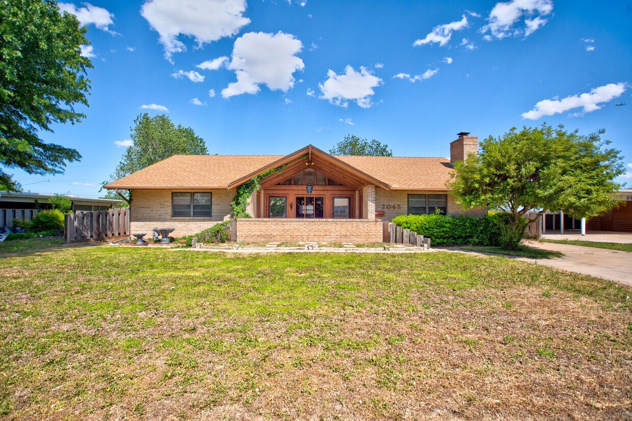 2045 Willard Dr, Altus, OK 73521 - House Rental in Altus, OK | Apartments.com