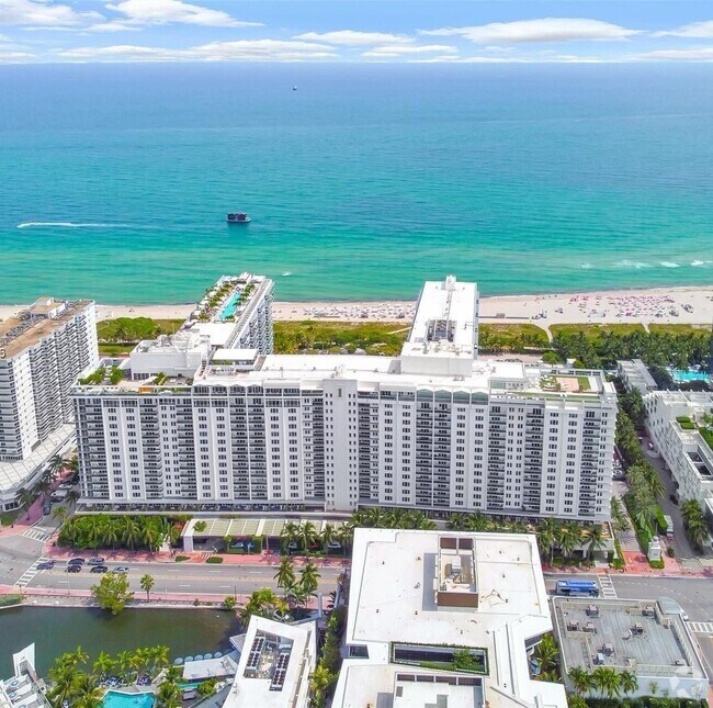 Miami Beach Boardwalk Apartments for Rent with a Living Room - Miami ...