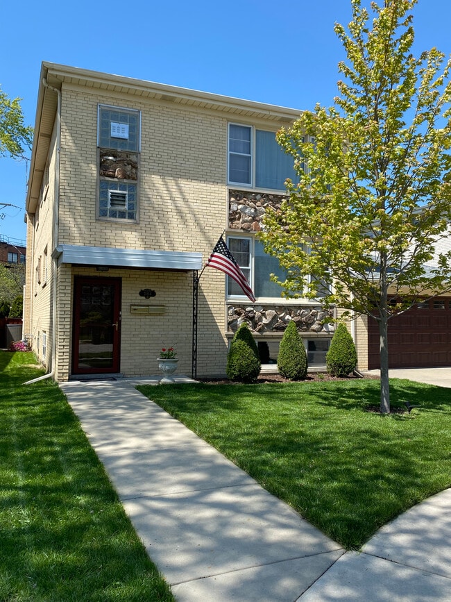 Ballard Point Condominiums Apartments for Rent with a Swimming Pool ...