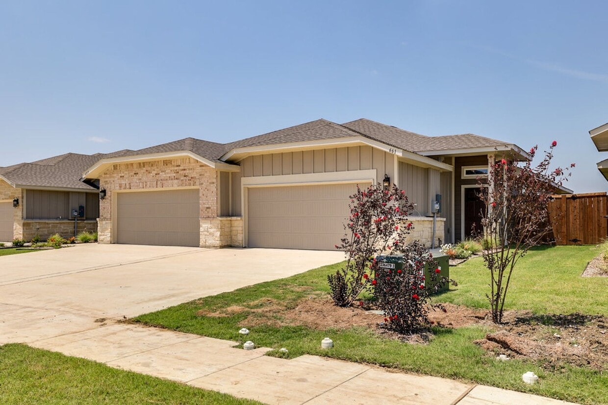 661 Blackland Dr, Venus, TX 76084 - Townhome Rentals in Venus TX ...