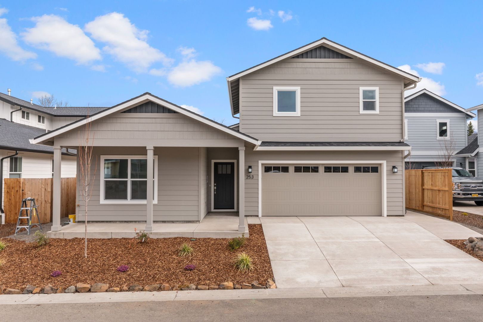 253 Rockfellow Pl Unit Main House, Talent, OR 97540 - Room for Rent in ...