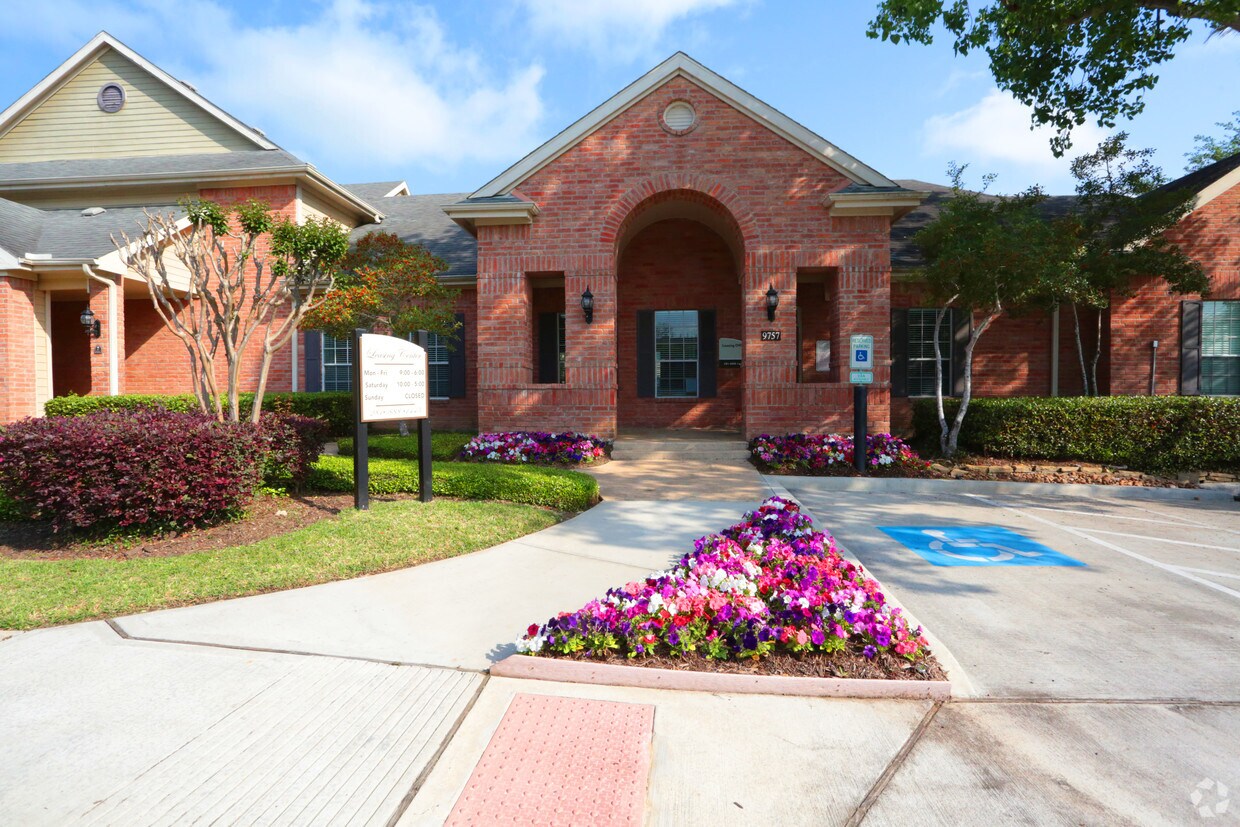 COMPASS AT WINDMILL LAKES - 9757 Windwater Dr Houston, TX | Apartments.com