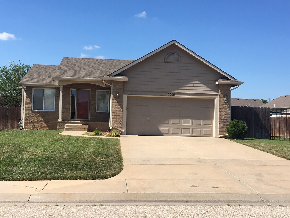 2218 E Carriage Dr, Derby, KS 67037 - House Rental in Derby, KS ...