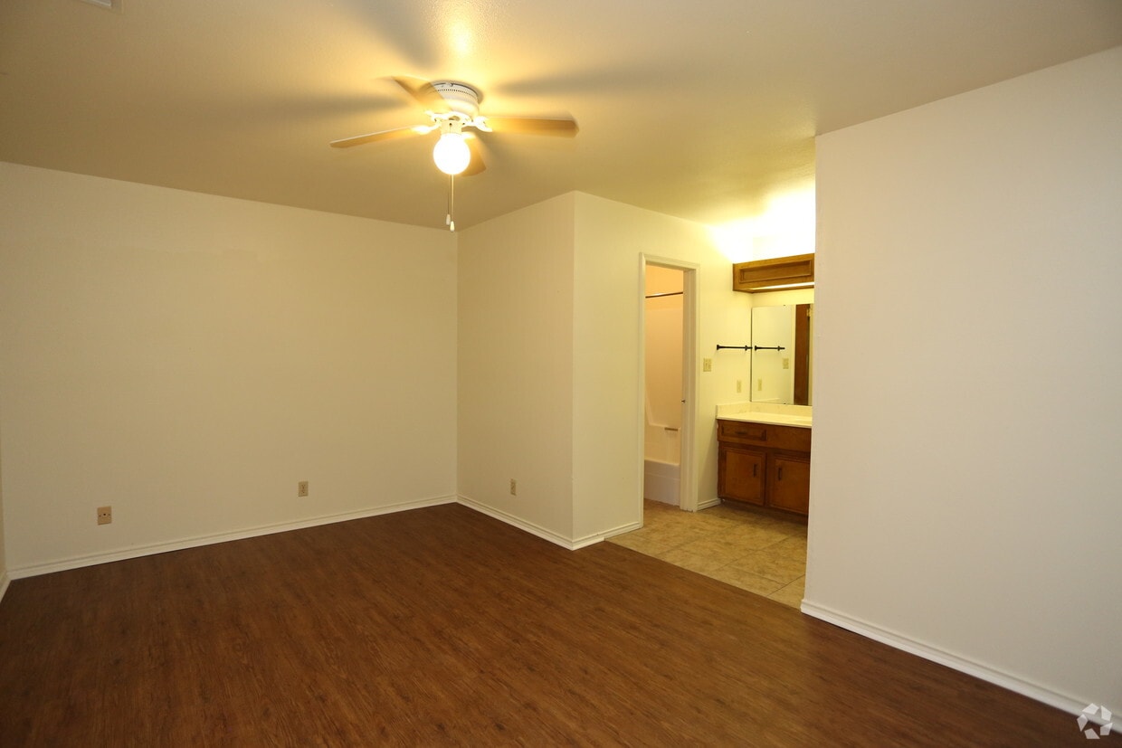 St. James Apartments - 1902 E Washington Ave Harlingen, TX 78550 ...