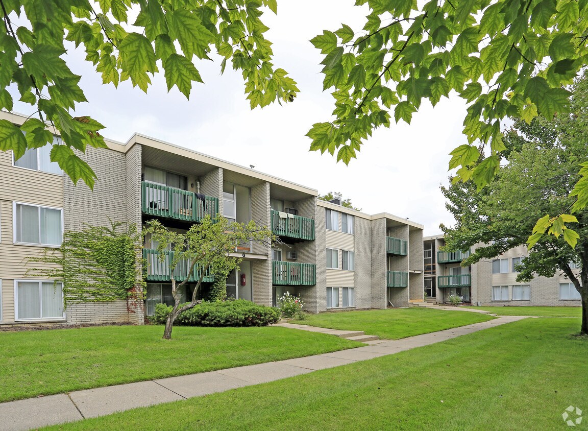 Fox Pointe Apartments - 900 Martin Luther King Jr Blvd S Pontiac, MI ...