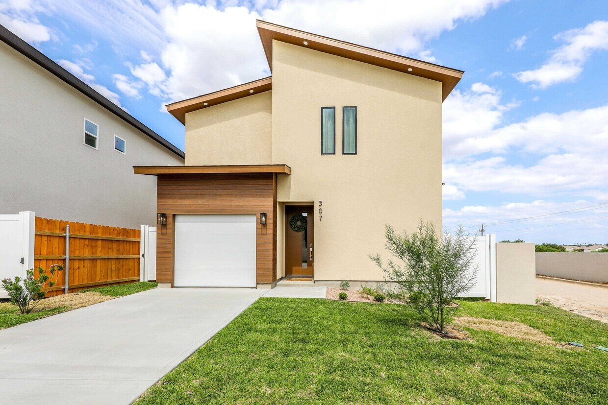 307 Deer Path Lp, Laredo, TX 78045 - House Rental in Laredo, TX ...