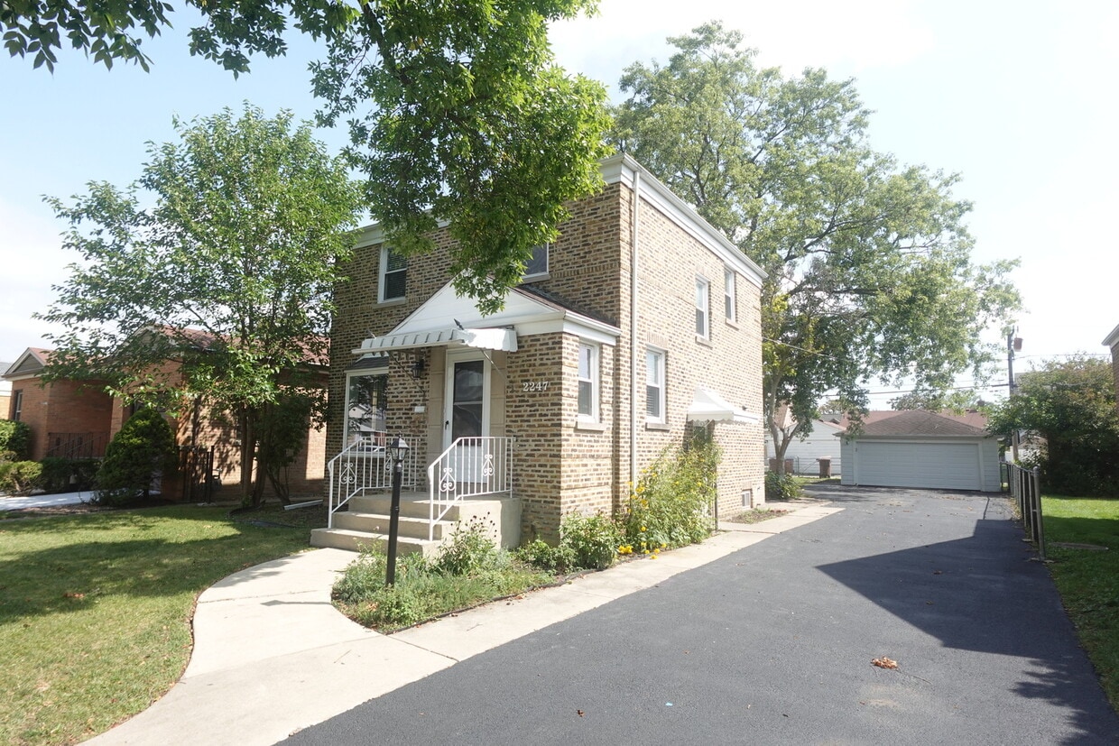 2247 S 9th Ave, North Riverside, IL 60546 - House Rental in North ...