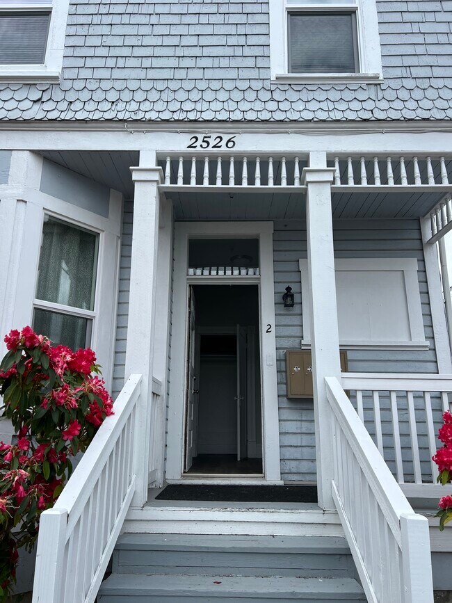 2526 Broadway, Everett, WA 98201 - Townhome Rentals in Everett WA ... 2526 Broadway, Everett, WA 98201 - Townhome Rentals in Everett WA ...
