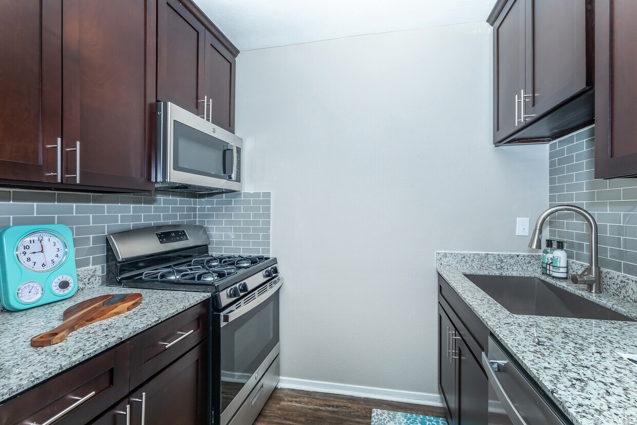 Chateau Lake Terrace - Apartments in New Orleans, LA | Apartments.com