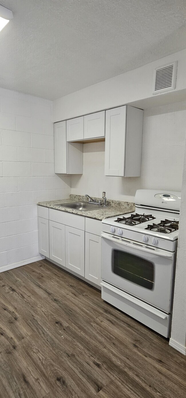 202 Pennsylvania St NE Unit 202-8, Albuquerque, NM 87108 - Room for ...