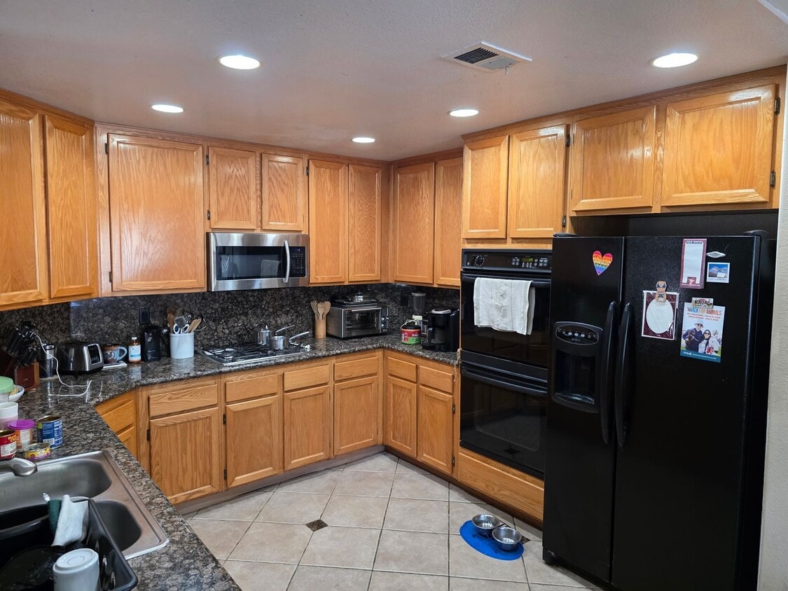 2432 Papyrus Ct Unit Room 2, Oceanside, CA 92054 - Room for Rent in ...
