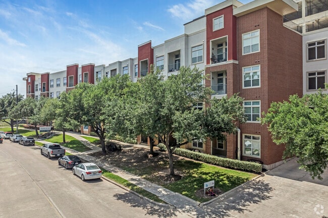 South Main Apartments for Rent with EV Charging - Houston, TX - Updated ...