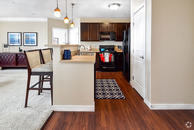 Spring Hollow Village Apartments for Rent with a Swimming Pool ...