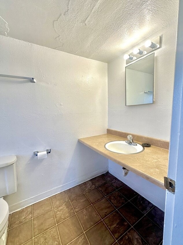 910 Sahwatch St Unit 4, Colorado Springs, CO 80903 - Room for Rent in ...