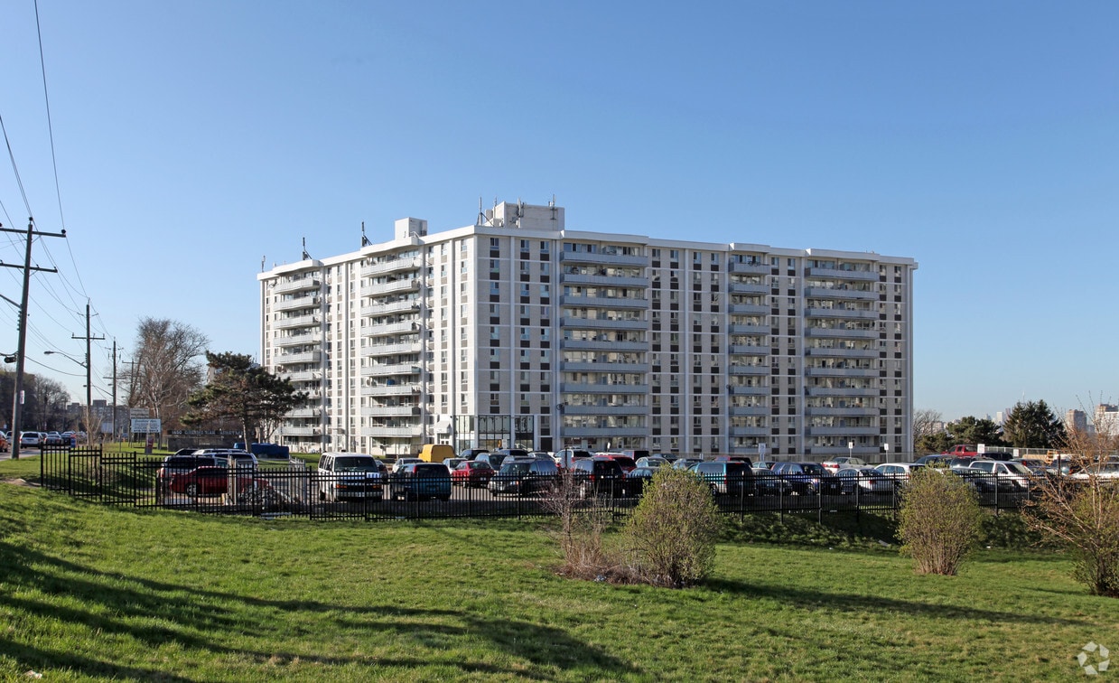 Greenbriar North & South Apartments - 1840-1850 Victoria Park Ave ...