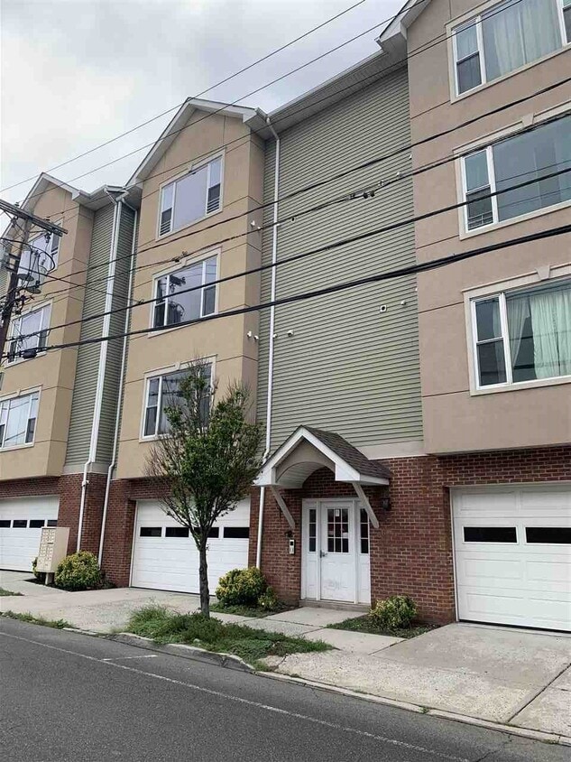 564 52nd St, West New York, NJ 07093 - House Rental in West New York ...