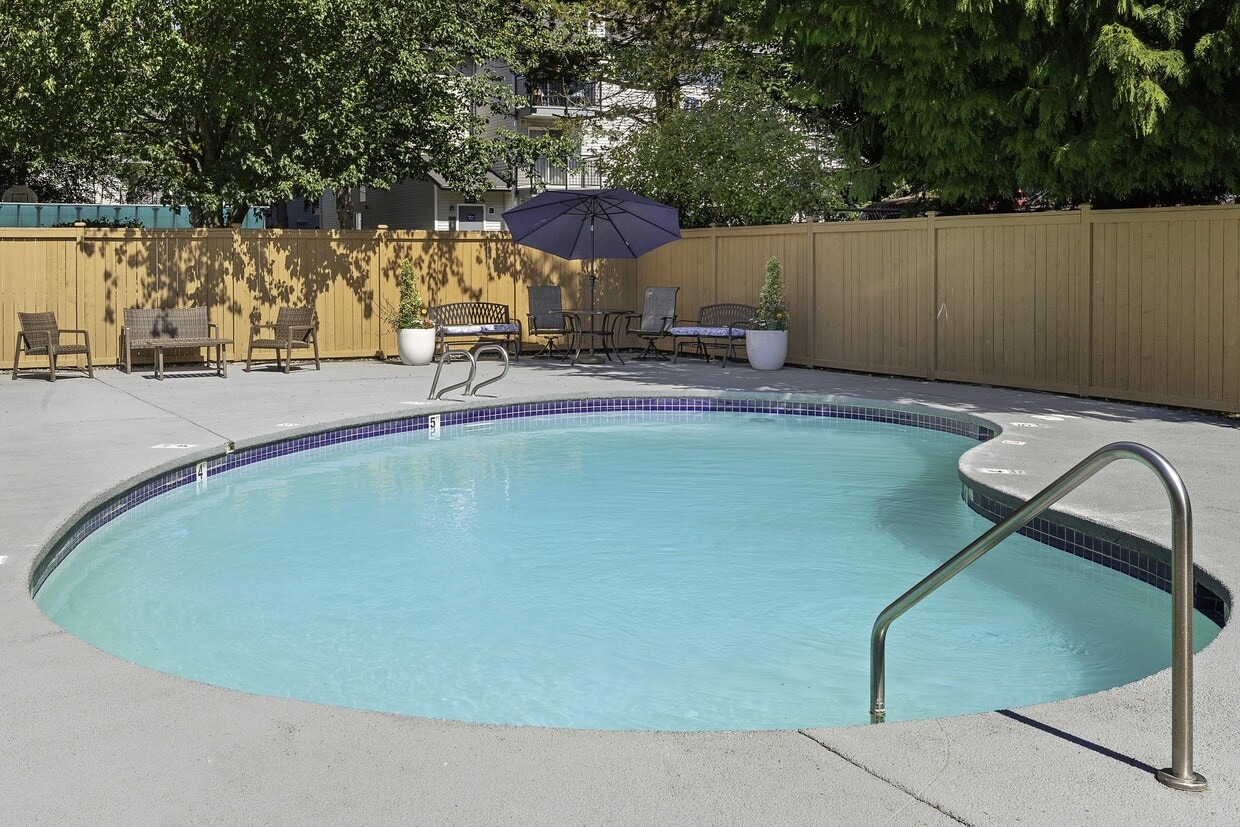 Casablanca Apartment Homes - 10710 Evergreen Way Everett, WA 98204 ...