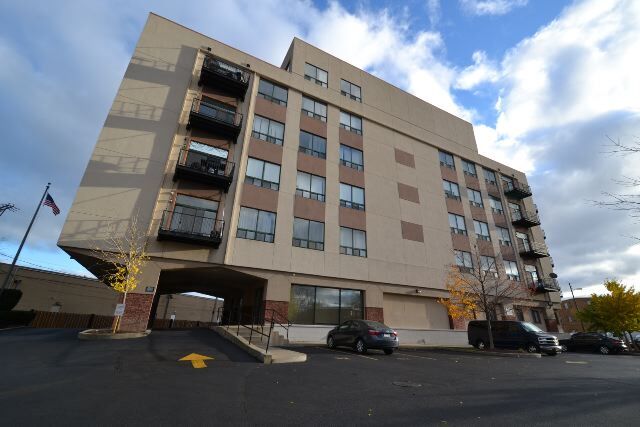 2451 W Howard St Unit 012, Chicago, IL 60645 - Condo for Rent in ...