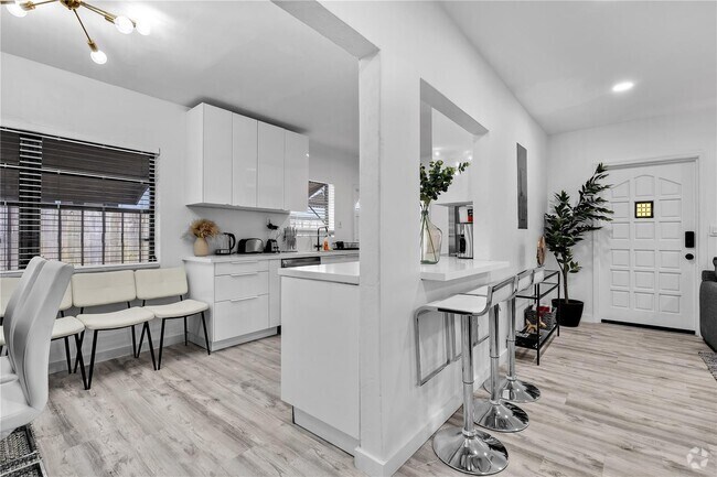 Isle of Normandy Miami View Apartments for Rent with a Garage - Miami Beach, FL - 1 Rentals ...