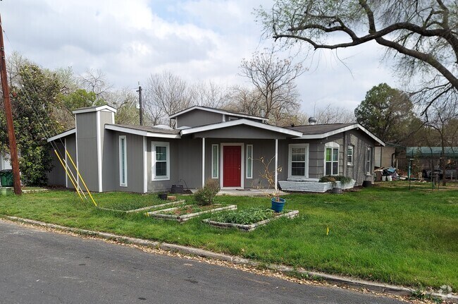 Uptown San Antonio Apartments for Rent with a Yard - San Antonio, TX ...