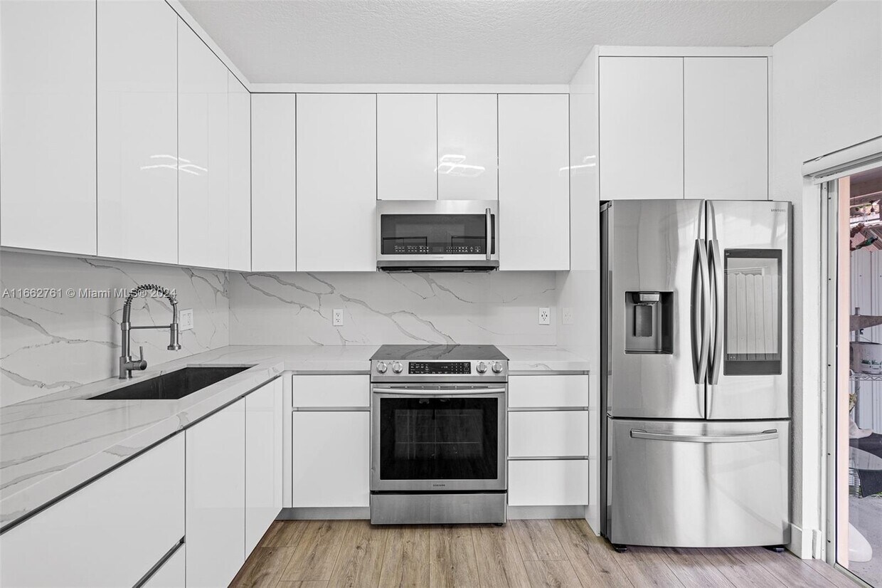 9837 W Okeechobee Rd, Hialeah, FL 33016 - Townhome Rentals in Hialeah ...